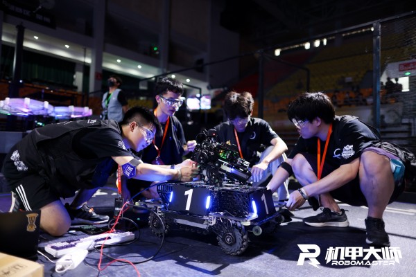 RoboMaster2023机甲大师超级对抗赛再度点燃常州武进-新华网