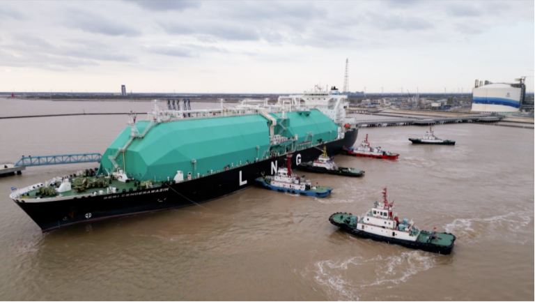 盐城边检站“护航暖冬”绿色通道 助力LNG船舶高效通关_新华网江苏频道